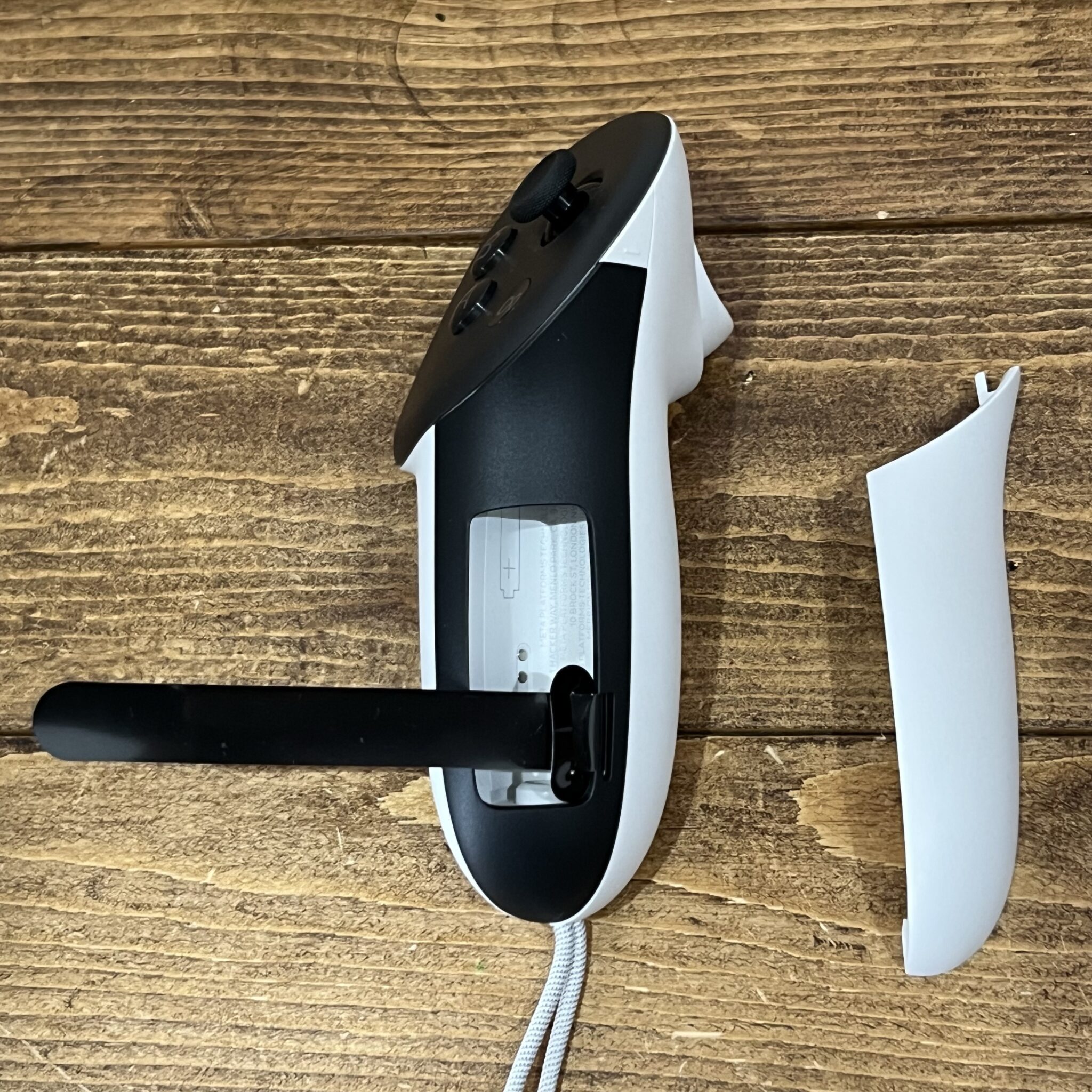 Kiwidesign Knuckle Grips Cover: Quest 3用バッテリー交換可能なVRアクセサリー｜おきらクエスト